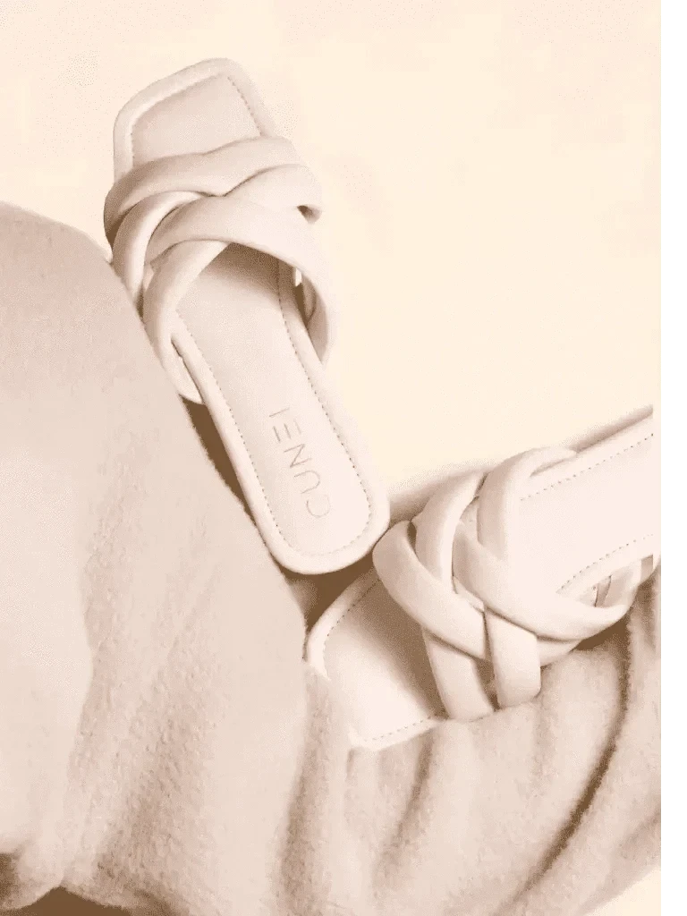 Pallid White Crossed Flats off White Flats Cunei India